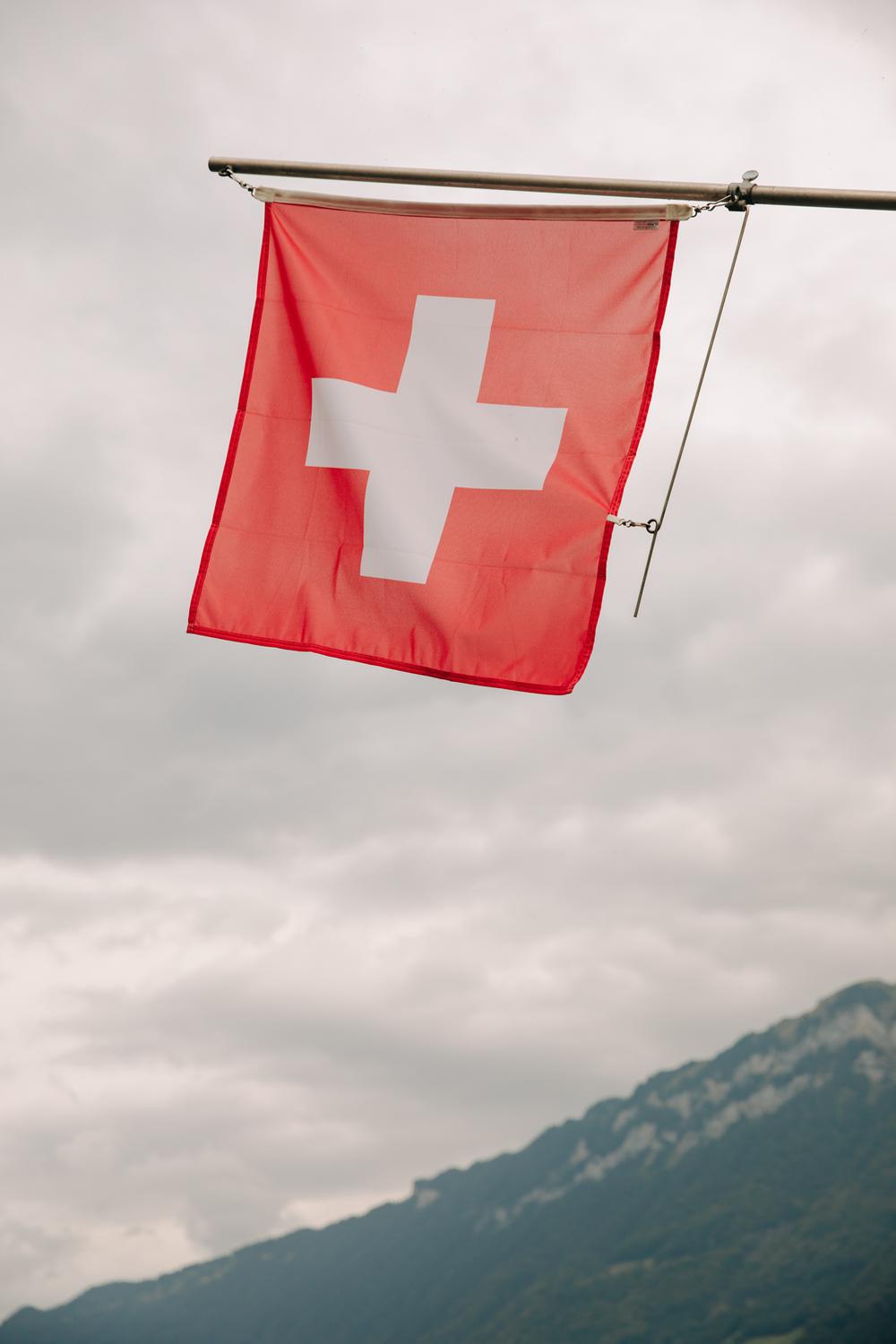 LISA & MANNY | Romantischer Überraschung Heiratsantrag in Interlaken