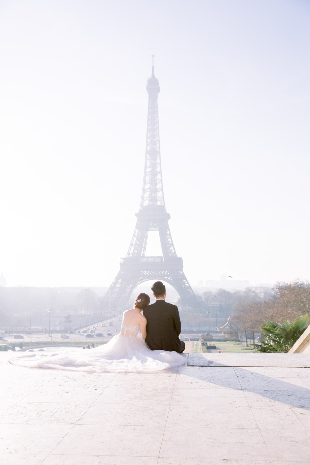 Spring pre-wedding photo session in Paris